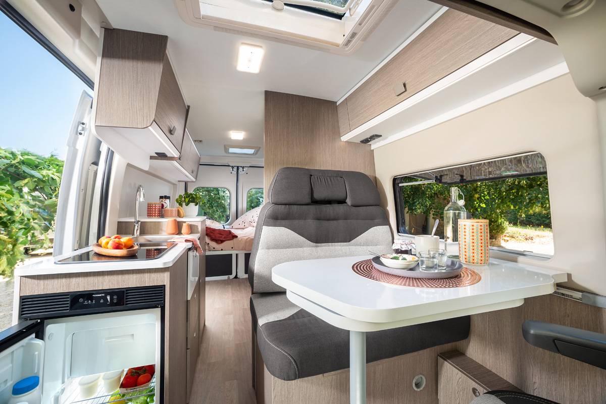 Vans - Camper Challenger - 2021